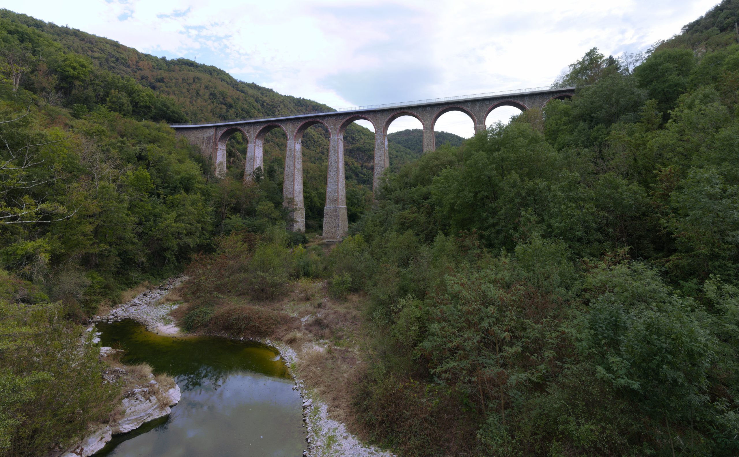 From Lyon to La Voulte with a visit to the gorges of the river Doux ...